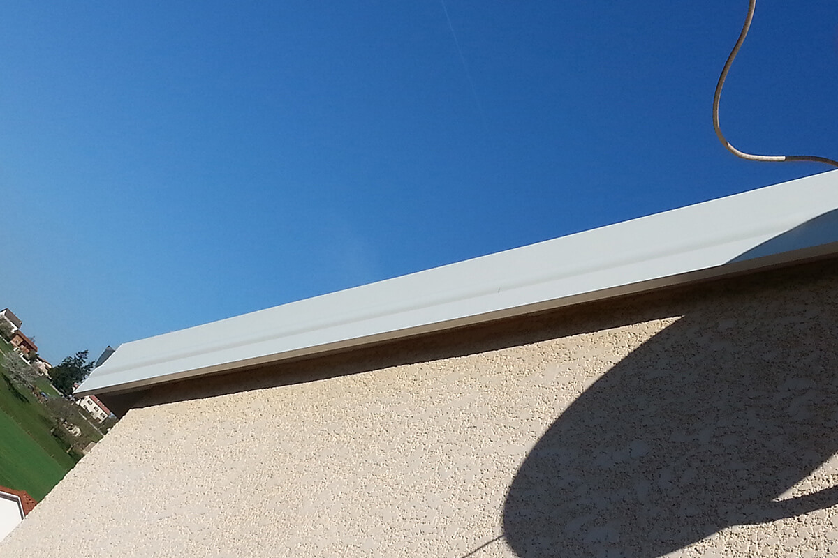 Habillage planches de rives de toiture en PVC à Saint-Étienne (42) - C2L